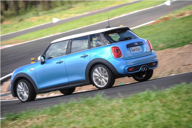 O Míni quatro portas já está no Brasil | AutoInforme